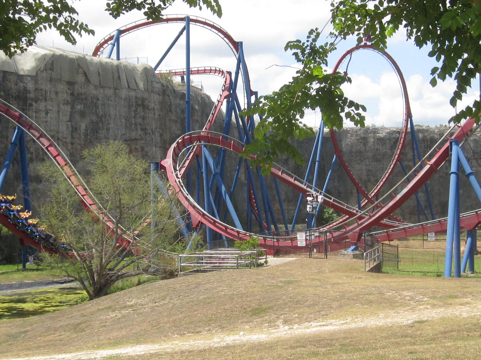 Bobbie's Roller Coaster And Theme Park Reviews: SUPERMAN KRYPTON COASTER
